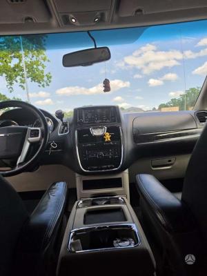 Grey Chrysler town-&-country 2016 in Plunge, with an engine capacity of 3.60 L and mileage of 226 thousand km for 7550 €, photo 12 on AUTOMOTO.COM.LV