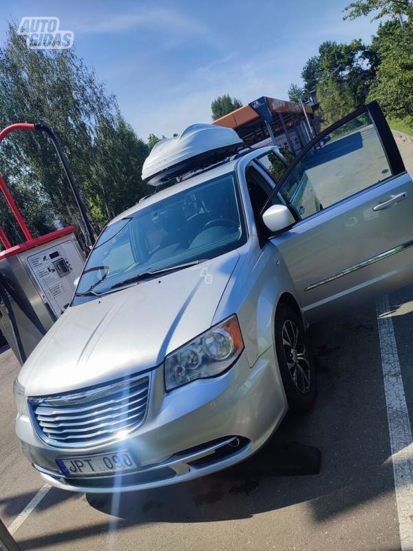 Grey Chrysler town-&-country 2011 in Raseiniai, with an engine capacity of 3.60 L and mileage of 248 thousand km for 6000 €, photo 1 on AUTOMOTO.COM.LV