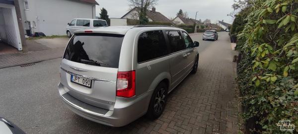 Grey Chrysler town-&-country 2011 in Raseiniai, with an engine capacity of 3.60 L and mileage of 248 thousand km for 6000 €, photo 2 on AUTOMOTO.COM.LV