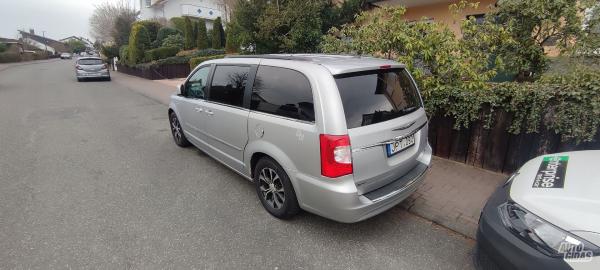 Grey Chrysler town-&-country 2011 in Raseiniai, with an engine capacity of 3.60 L and mileage of 248 thousand km for 6000 €, photo 3 on AUTOMOTO.COM.LV