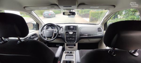 Grey Chrysler town-&-country 2011 in Raseiniai, with an engine capacity of 3.60 L and mileage of 248 thousand km for 6000 €, photo 9 on AUTOMOTO.COM.LV
