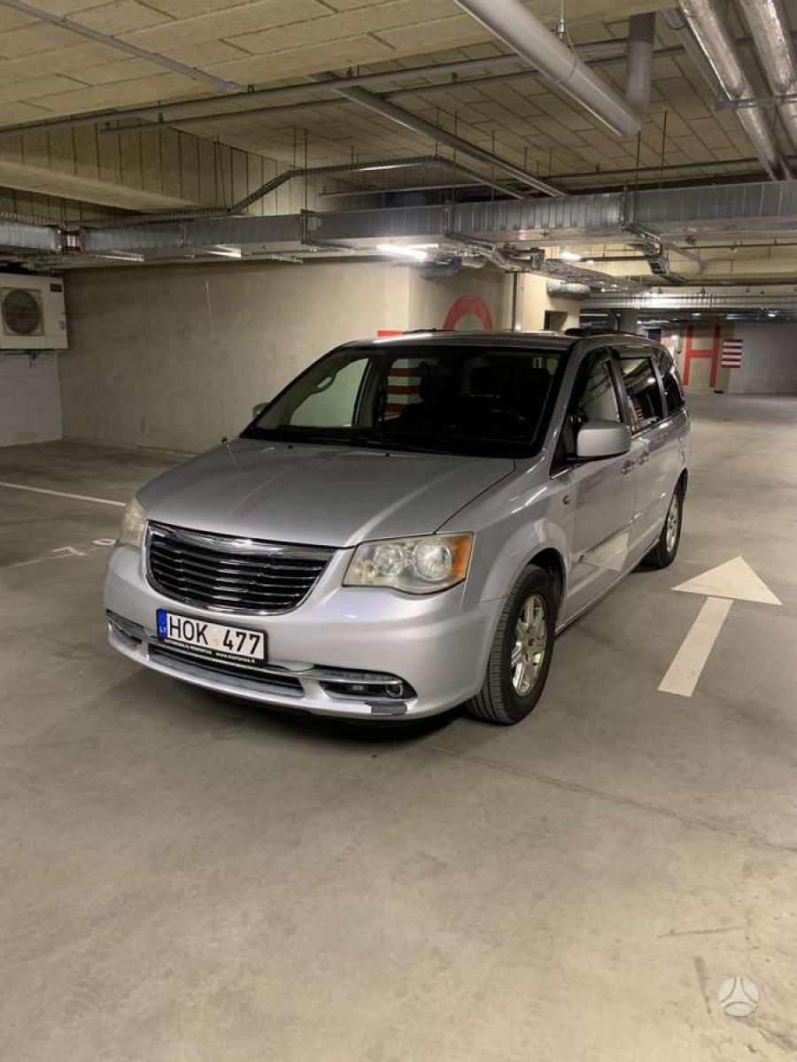Grey Chrysler town-&-country 2011 in Vilnius, with an engine capacity of 3.60 L and mileage of 374 thousand km for 4900 €, photo 1 on AUTOMOTO.COM.LV