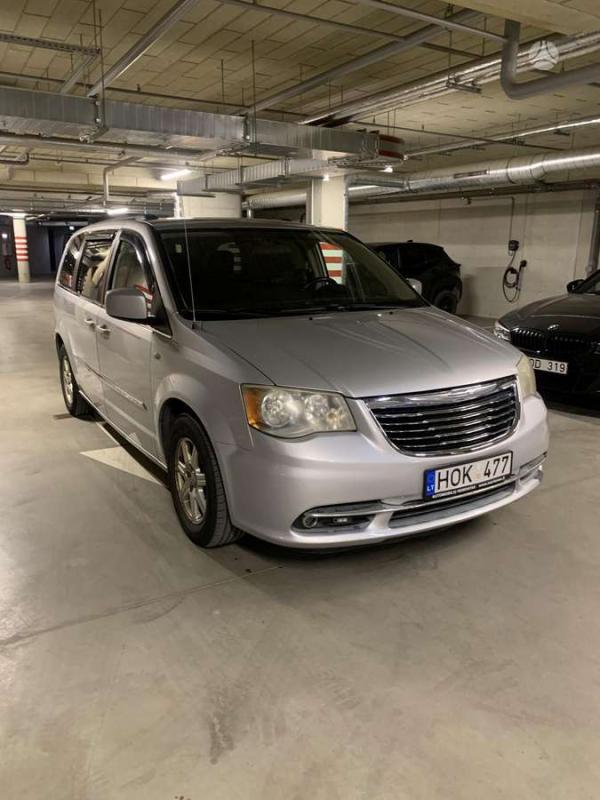 Grey Chrysler town-&-country 2011 in Vilnius, with an engine capacity of 3.60 L and mileage of 374 thousand km for 4900 €, photo 2 on AUTOMOTO.COM.LV
