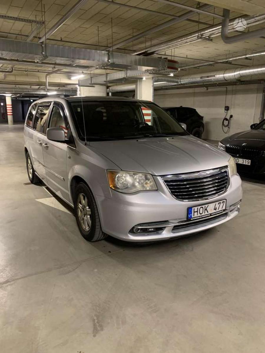 Grey Chrysler town-&-country 2011 in Vilnius, with an engine capacity of 3.60 L and mileage of 374 thousand km for 4900 €, photo 3 on AUTOMOTO.COM.LV