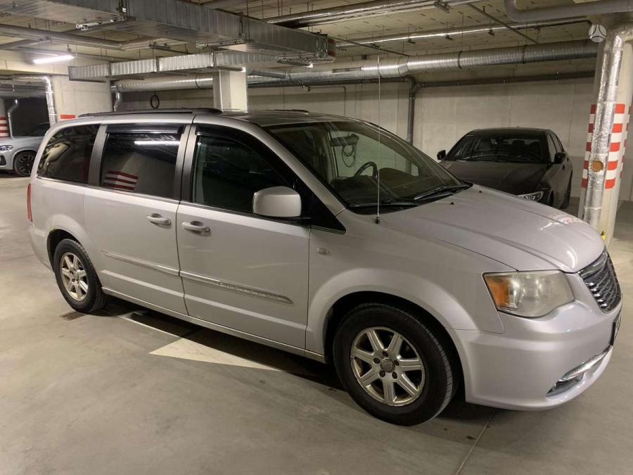 Grey Chrysler town-&-country 2011 in Vilnius, with an engine capacity of 3.60 L and mileage of 374 thousand km for 4900 €, photo 6 on AUTOMOTO.COM.LV