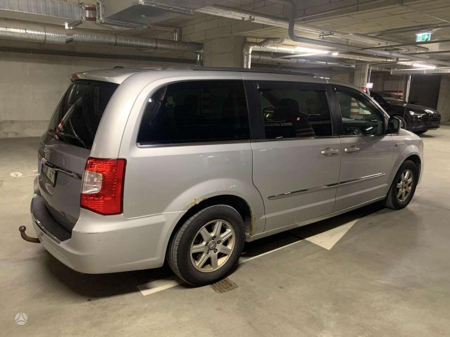 Grey Chrysler town-&-country 2011 in Vilnius, with an engine capacity of 3.60 L and mileage of 374 thousand km for 4900 €, photo 7 on AUTOMOTO.COM.LV