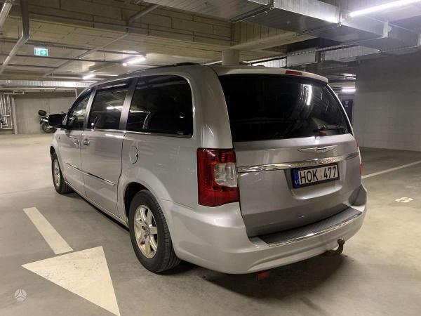Grey Chrysler town-&-country 2011 in Vilnius, with an engine capacity of 3.60 L and mileage of 374 thousand km for 4900 €, photo 8 on AUTOMOTO.COM.LV