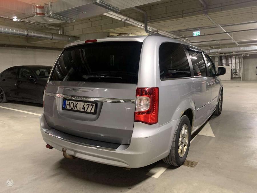 Grey Chrysler town-&-country 2011 in Vilnius, with an engine capacity of 3.60 L and mileage of 374 thousand km for 4900 €, photo 10 on AUTOMOTO.COM.LV
