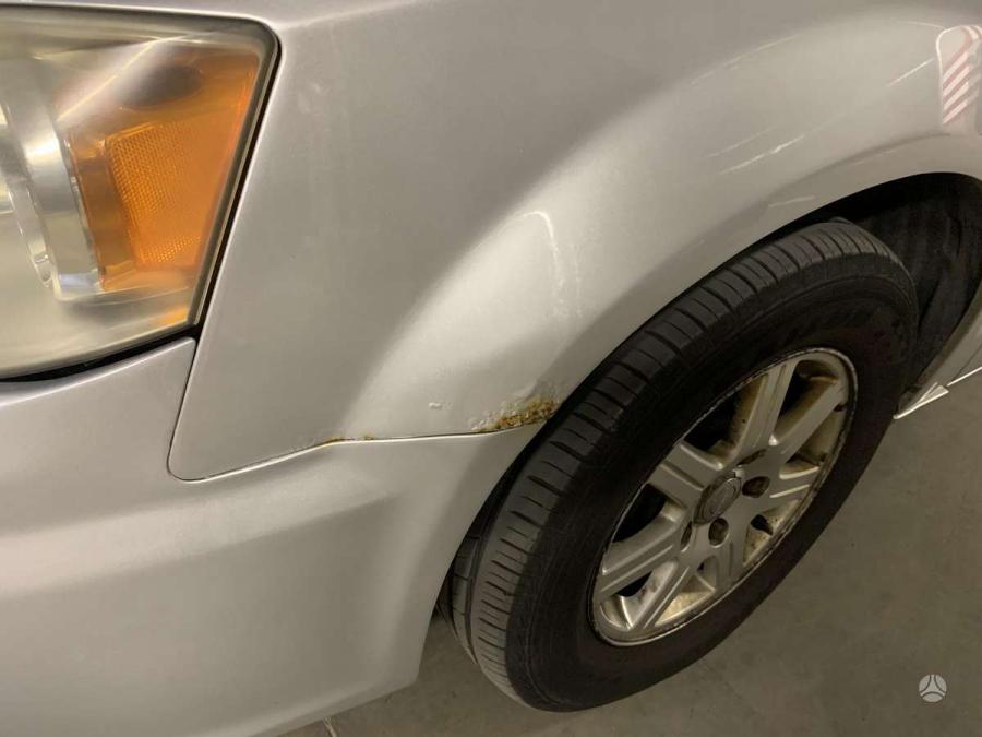 Grey Chrysler town-&-country 2011 in Vilnius, with an engine capacity of 3.60 L and mileage of 374 thousand km for 4900 €, photo 13 on AUTOMOTO.COM.LV