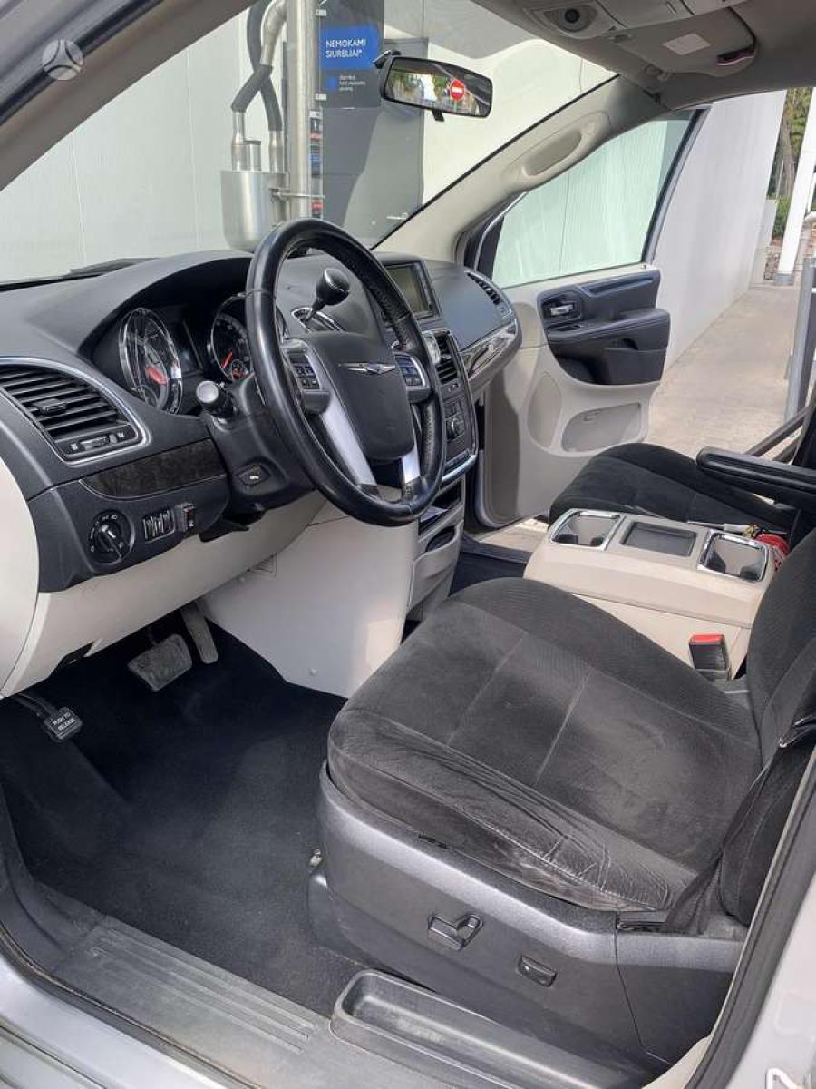 Grey Chrysler town-&-country 2011 in Vilnius, with an engine capacity of 3.60 L and mileage of 374 thousand km for 4900 €, photo 16 on AUTOMOTO.COM.LV