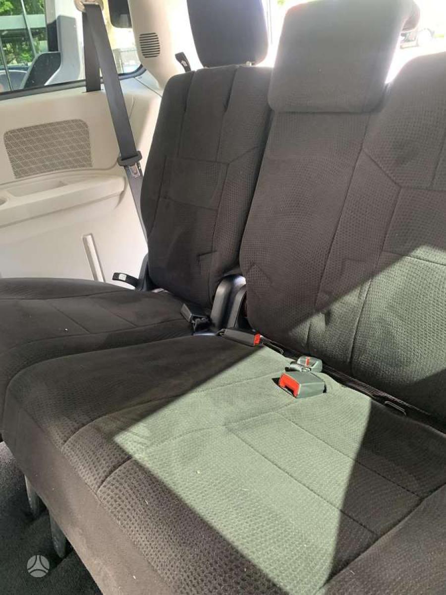 Grey Chrysler town-&-country 2011 in Vilnius, with an engine capacity of 3.60 L and mileage of 374 thousand km for 4900 €, photo 19 on AUTOMOTO.COM.LV