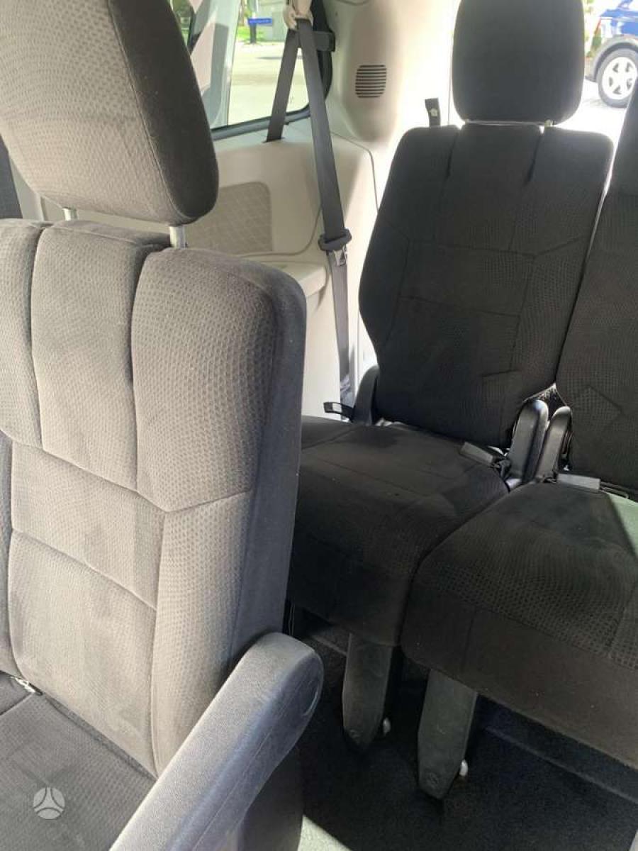 Grey Chrysler town-&-country 2011 in Vilnius, with an engine capacity of 3.60 L and mileage of 374 thousand km for 4900 €, photo 20 on AUTOMOTO.COM.LV
