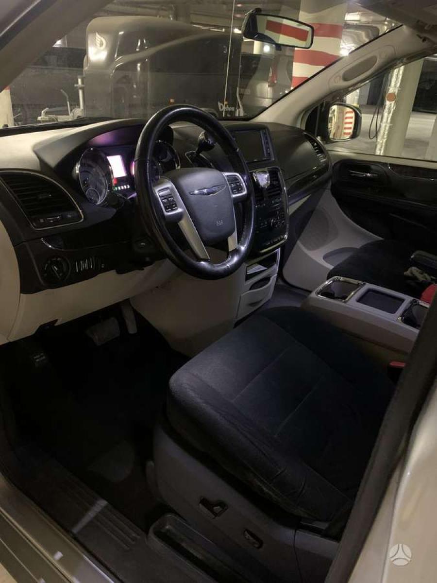 Grey Chrysler town-&-country 2011 in Vilnius, with an engine capacity of 3.60 L and mileage of 374 thousand km for 4900 €, photo 21 on AUTOMOTO.COM.LV