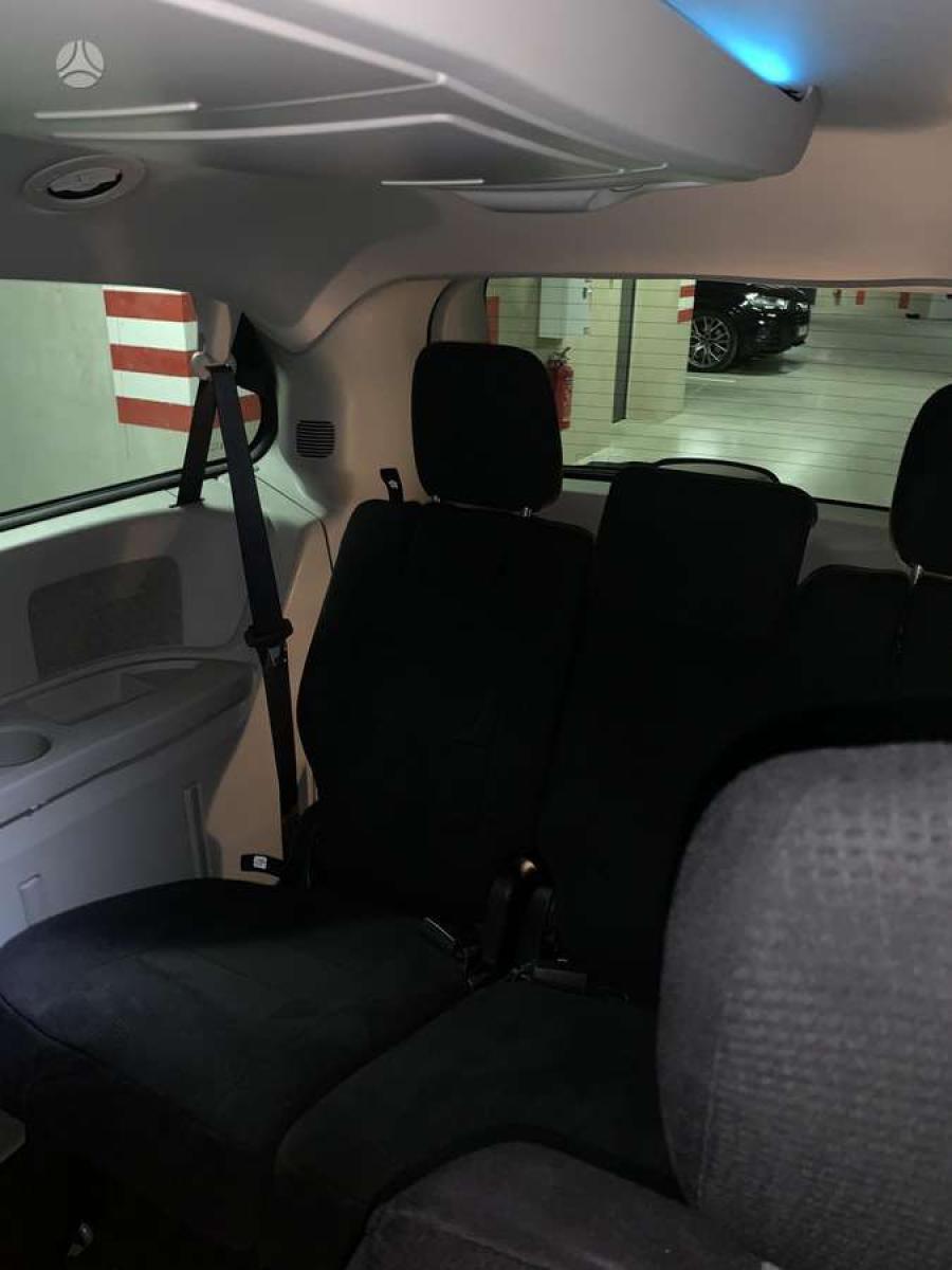 Grey Chrysler town-&-country 2011 in Vilnius, with an engine capacity of 3.60 L and mileage of 374 thousand km for 4900 €, photo 23 on AUTOMOTO.COM.LV