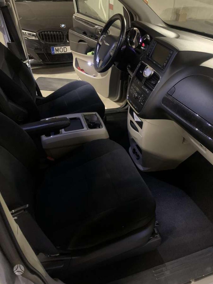 Grey Chrysler town-&-country 2011 in Vilnius, with an engine capacity of 3.60 L and mileage of 374 thousand km for 4900 €, photo 25 on AUTOMOTO.COM.LV
