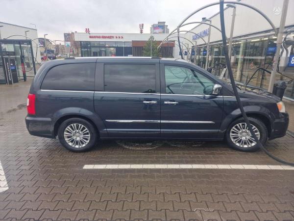 Pelēks Chrysler town-&-country 2013 Kauņa, ar dzinēja tilpumu 3.60 L un nobraukumu 162 tūkst. km par 8800 €, foto 7 vietnē AUTOMOTO.COM.LV