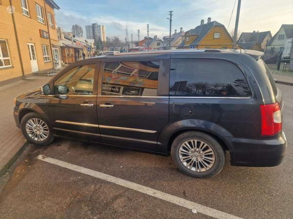 Pelēks Chrysler town-&-country 2013 Kauņa, ar dzinēja tilpumu 3.60 L un nobraukumu 162 tūkst. km par 8800 €, foto 8 vietnē AUTOMOTO.COM.LV