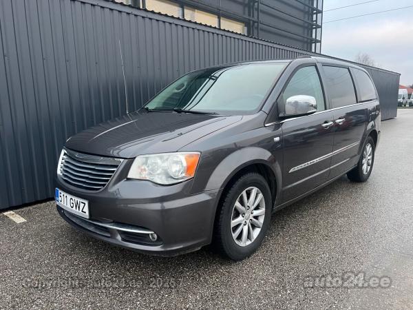 Grey Chrysler town-&-country 2014 in Tartu, with an engine capacity of 3.60 L and mileage of 179 thousand km for 4999 €, photo 1 on AUTOMOTO.COM.LV