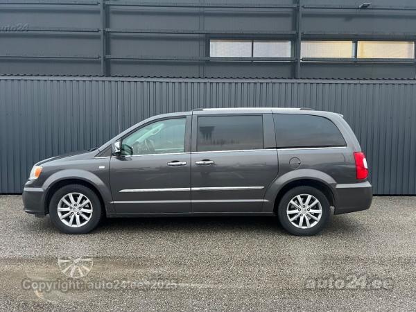 Pelēks Chrysler town-&-country 2014 Tartu, ar dzinēja tilpumu 3.60 L un nobraukumu 179 tūkst. km par 4999 €, foto 3 vietnē AUTOMOTO.COM.LV