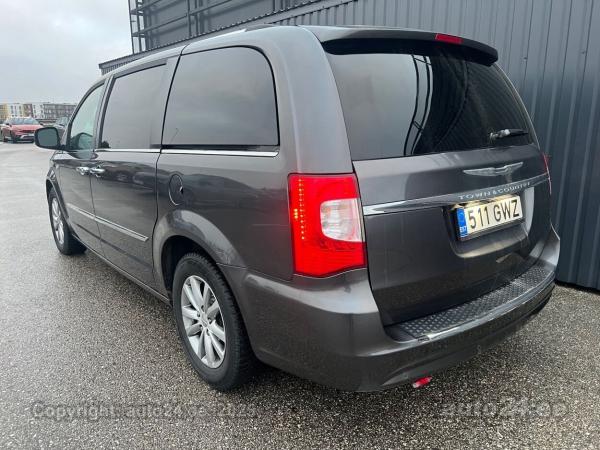Pelēks Chrysler town-&-country 2014 Tartu, ar dzinēja tilpumu 3.60 L un nobraukumu 179 tūkst. km par 4999 €, foto 4 vietnē AUTOMOTO.COM.LV