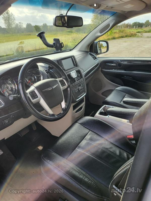 Grey Chrysler town-&-country 2014 in Tallinn, with an engine capacity of 3.60 L and mileage of 205 thousand km for 11500 €, photo 5 on AUTOMOTO.COM.LV