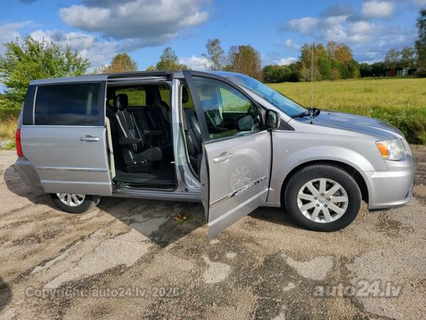 Grey Chrysler town-&-country 2014 in Tallinn, with an engine capacity of 3.60 L and mileage of 205 thousand km for 11500 €, photo 9 on AUTOMOTO.COM.LV
