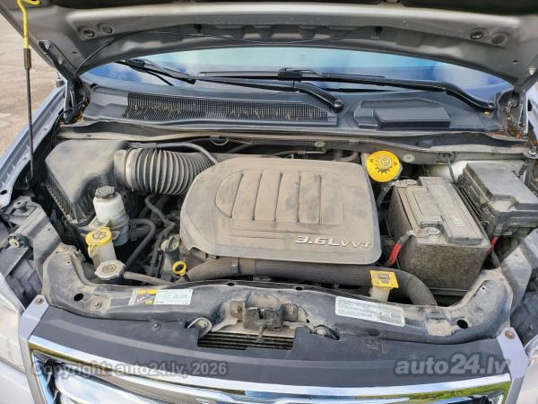 Grey Chrysler town-&-country 2014 in Tallinn, with an engine capacity of 3.60 L and mileage of 205 thousand km for 11500 €, photo 10 on AUTOMOTO.COM.LV
