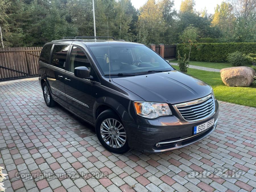 Pelēks Chrysler town-&-country 2014 Tallina, ar dzinēja tilpumu 3.60 L un nobraukumu 315 tūkst. km par 4000 €, foto 3 vietnē AUTOMOTO.COM.LV