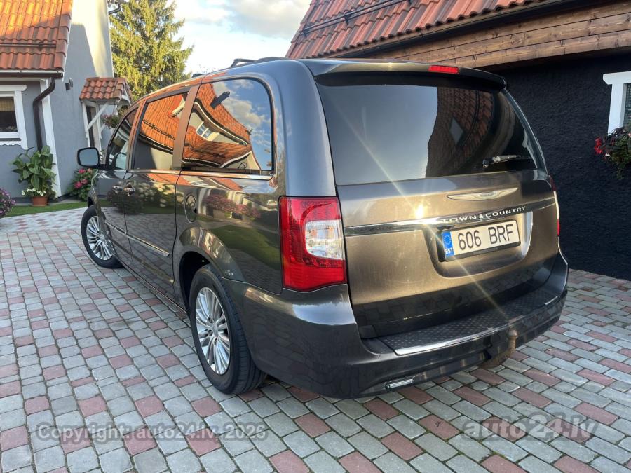Pelēks Chrysler town-&-country 2014 Tallina, ar dzinēja tilpumu 3.60 L un nobraukumu 315 tūkst. km par 4000 €, foto 8 vietnē AUTOMOTO.COM.LV