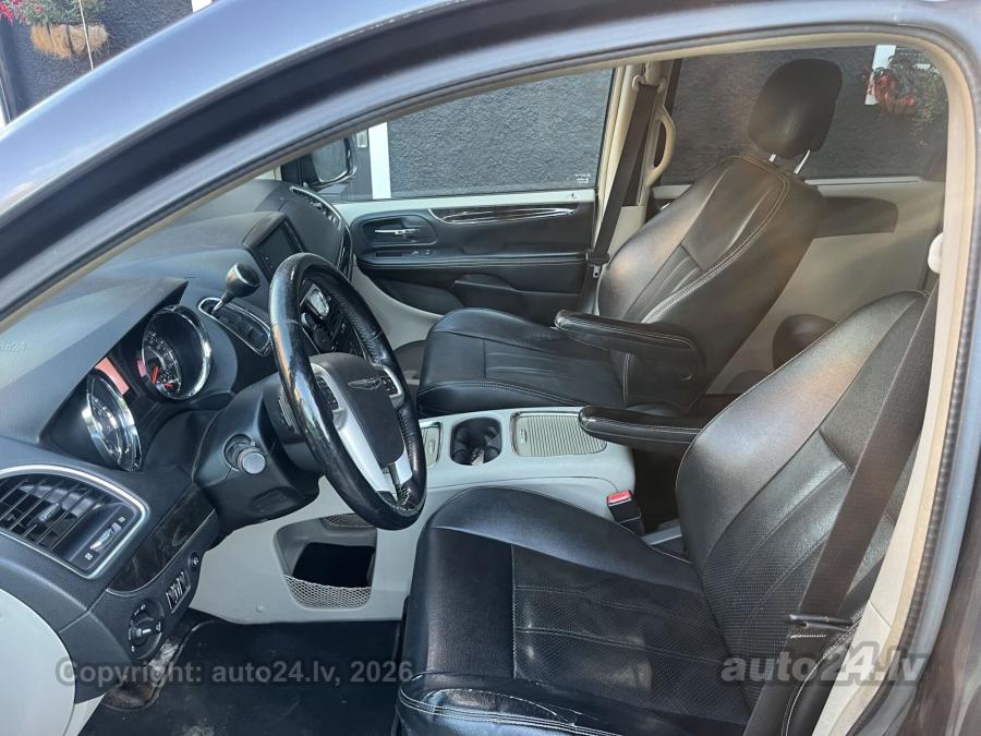Pelēks Chrysler town-&-country 2014 Tallina, ar dzinēja tilpumu 3.60 L un nobraukumu 315 tūkst. km par 4000 €, foto 11 vietnē AUTOMOTO.COM.LV