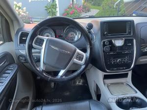 Pelēks Chrysler town-&-country 2014 Tallina, ar dzinēja tilpumu 3.60 L un nobraukumu 315 tūkst. km par 4000 €, foto 12 vietnē AUTOMOTO.COM.LV