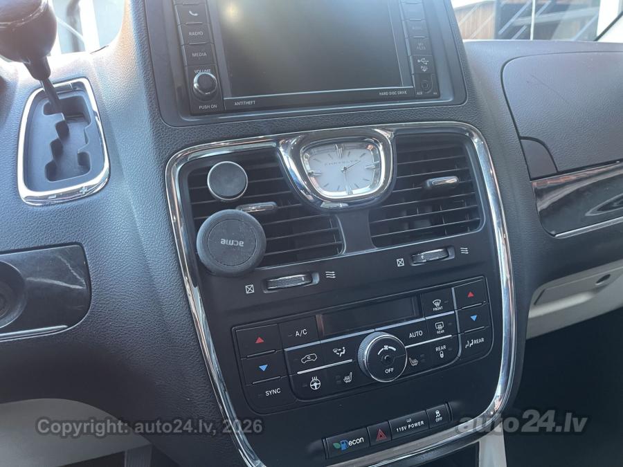 Pelēks Chrysler town-&-country 2014 Tallina, ar dzinēja tilpumu 3.60 L un nobraukumu 315 tūkst. km par 4000 €, foto 15 vietnē AUTOMOTO.COM.LV