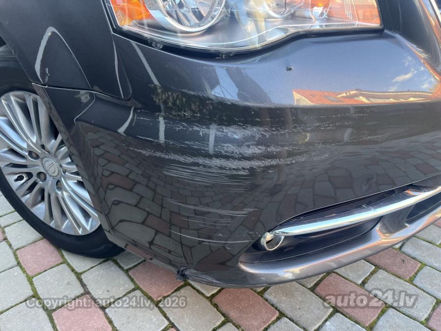 Pelēks Chrysler town-&-country 2014 Tallina, ar dzinēja tilpumu 3.60 L un nobraukumu 315 tūkst. km par 4000 €, foto 16 vietnē AUTOMOTO.COM.LV