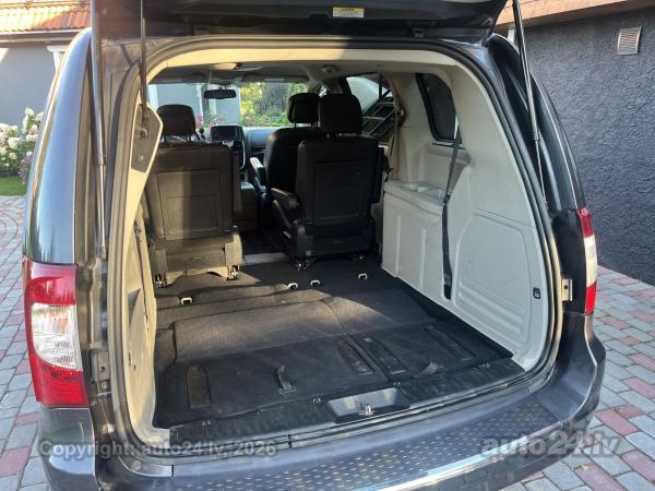 Pelēks Chrysler town-&-country 2014 Tallina, ar dzinēja tilpumu 3.60 L un nobraukumu 315 tūkst. km par 4000 €, foto 9 vietnē AUTOMOTO.COM.LV