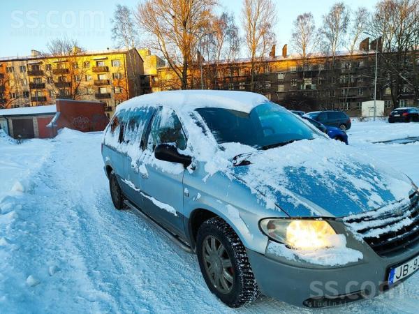Chrysler town-&-country 2005 in Liepaja, with an engine capacity of 3.80 L and mileage of 199 thousand km for 750 €, photo 3 on AUTOMOTO.COM.LV
