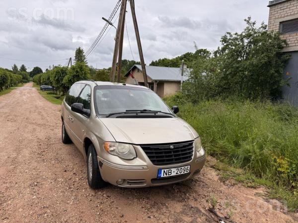 Chrysler town-&-country 2005 in Ogre, with an engine capacity of 3.80 L and mileage of 273 thousand km for 2500 €, photo 1 on AUTOMOTO.COM.LV