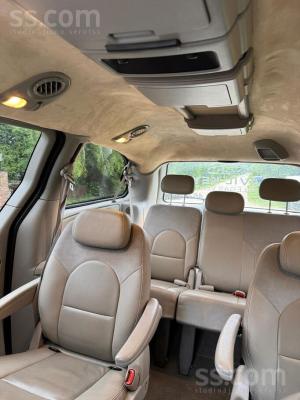 Chrysler town-&-country 2005 in Ogre, with an engine capacity of 3.80 L and mileage of 273 thousand km for 2500 €, photo 3 on AUTOMOTO.COM.LV