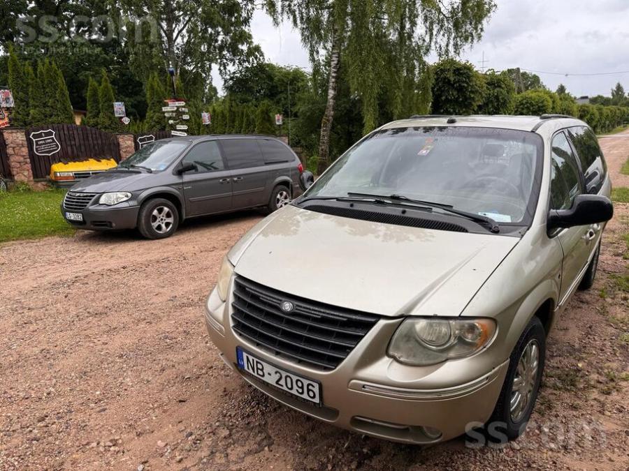 Chrysler town-&-country 2005 in Ogre, with an engine capacity of 3.80 L and mileage of 273 thousand km for 2500 €, photo 4 on AUTOMOTO.COM.LV