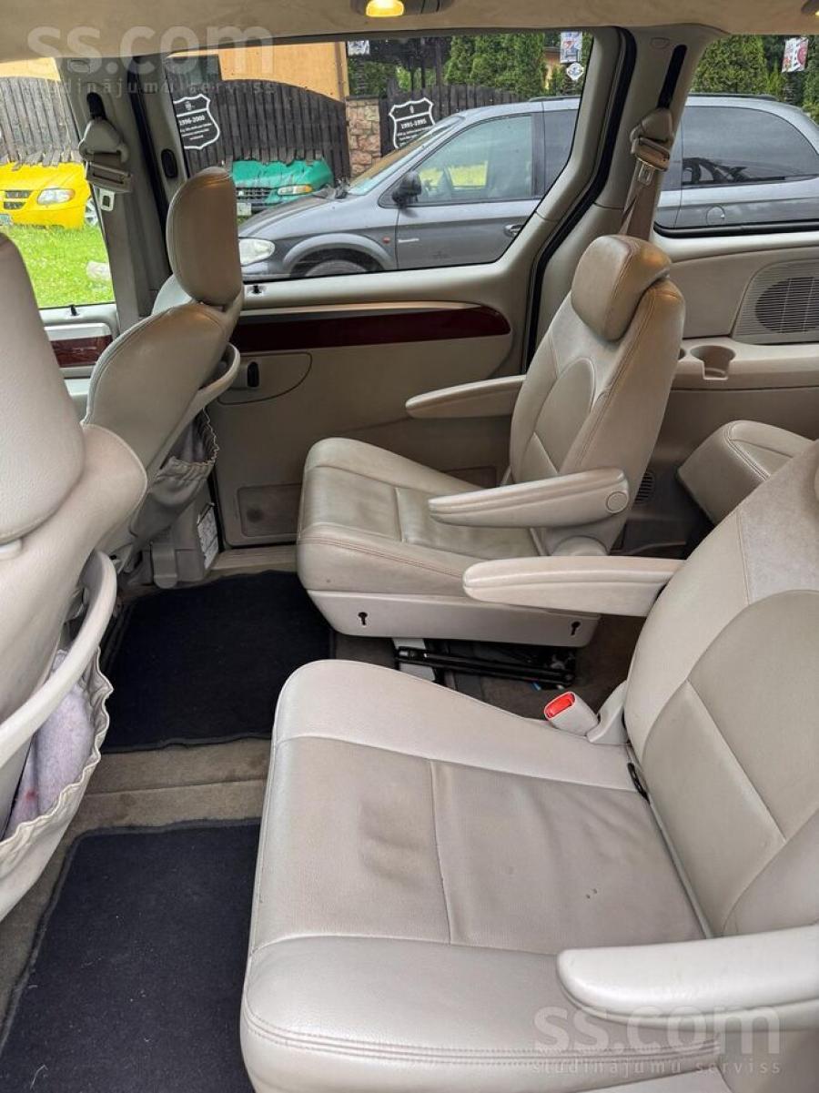 Chrysler town-&-country 2005 in Ogre, with an engine capacity of 3.80 L and mileage of 273 thousand km for 2500 €, photo 5 on AUTOMOTO.COM.LV