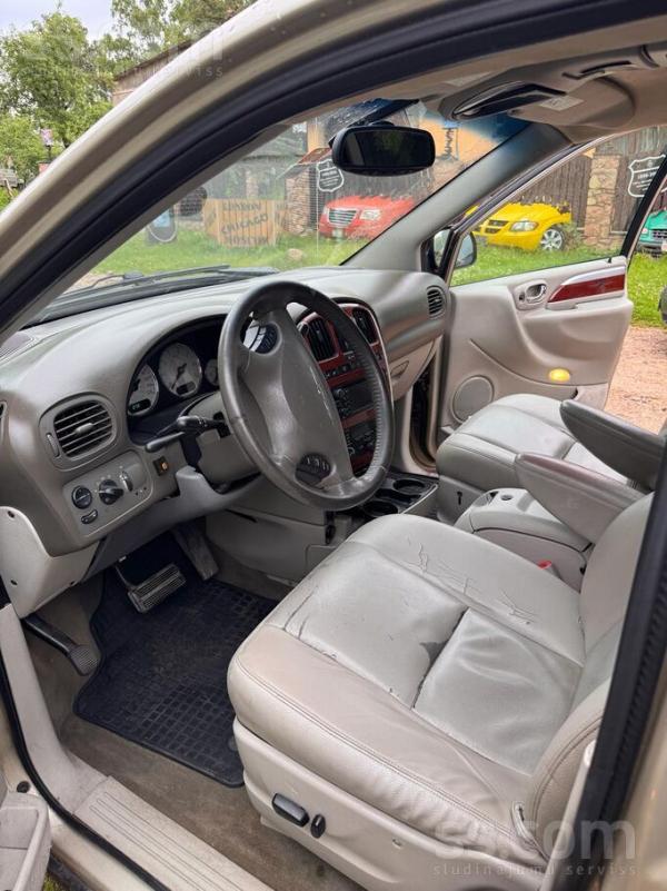 Chrysler town-&-country 2005 in Ogre, with an engine capacity of 3.80 L and mileage of 273 thousand km for 2500 €, photo 5 on AUTOMOTO.COM.LV