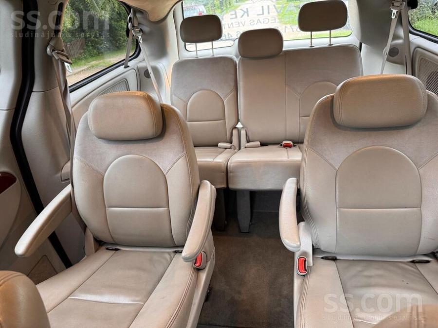 Chrysler town-&-country 2005 in Ogre, with an engine capacity of 3.80 L and mileage of 273 thousand km for 2500 €, photo 10 on AUTOMOTO.COM.LV
