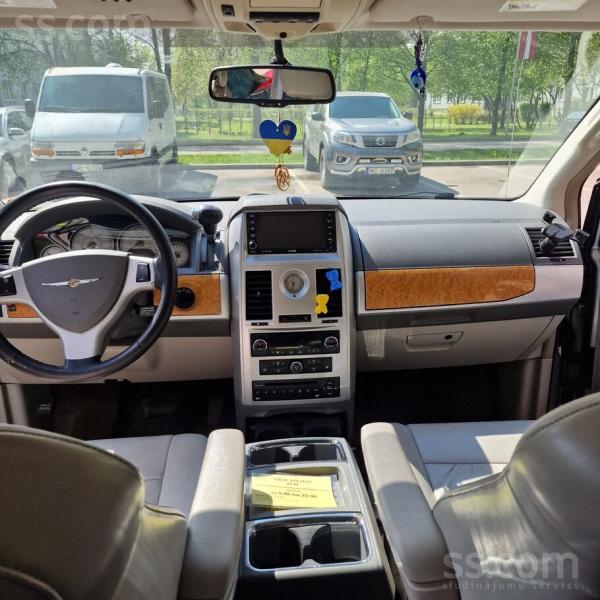 Chrysler town-&-country 2008 in Ogre, with an engine capacity of 4.00 L and mileage of 159 thousand km for 1800 €, photo 4 on AUTOMOTO.COM.LV