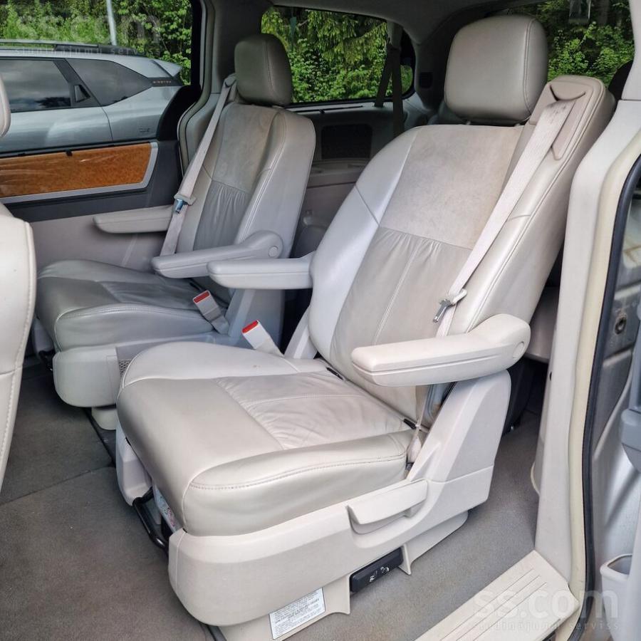 Chrysler town-&-country 2008 Ogre, ar dzinēja tilpumu 4.00 L un nobraukumu 159 tūkst. km par 1800 €, foto 7 vietnē AUTOMOTO.COM.LV