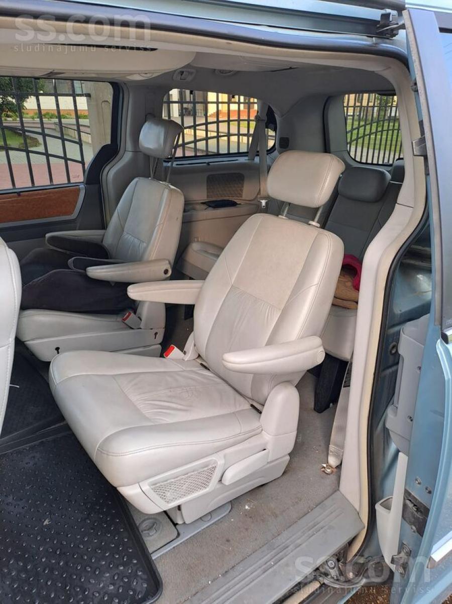 Chrysler town-&-country 2008 Rīga, ar dzinēja tilpumu 4.00 L un nobraukumu 320 tūkst. km par 2850 €, foto 12 vietnē AUTOMOTO.COM.LV
