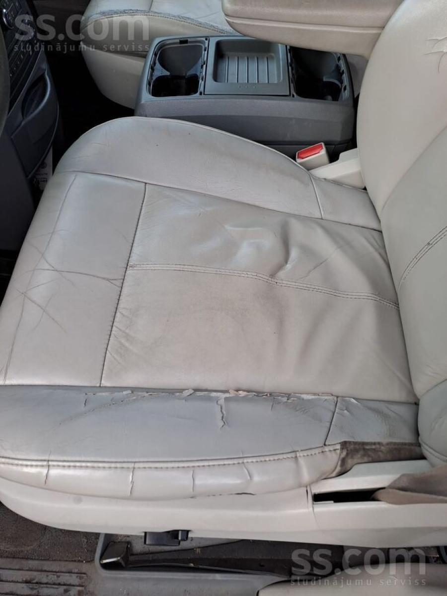 Chrysler town-&-country 2008 Rīga, ar dzinēja tilpumu 4.00 L un nobraukumu 320 tūkst. km par 2850 €, foto 15 vietnē AUTOMOTO.COM.LV