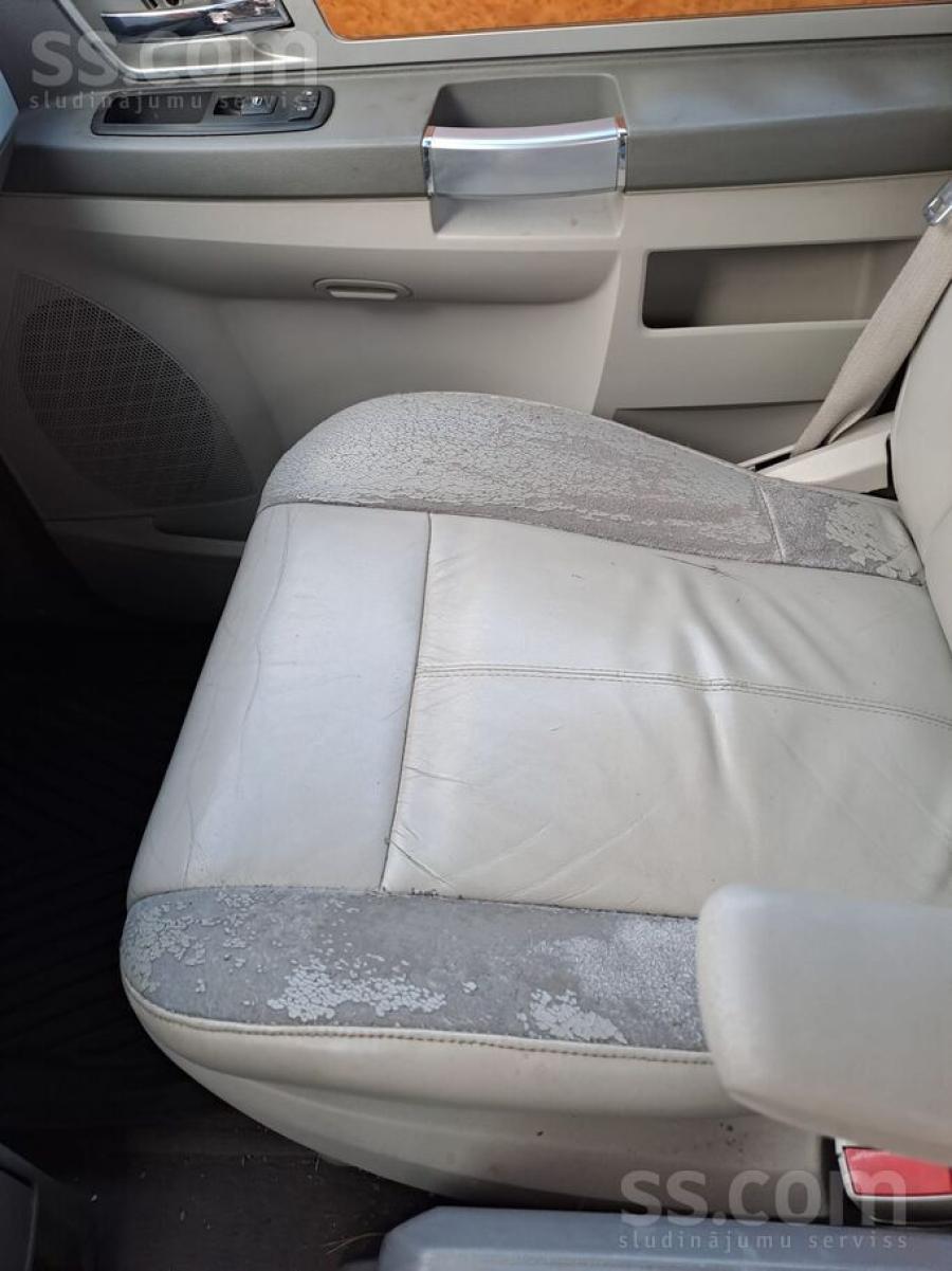 Chrysler town-&-country 2008 Rīga, ar dzinēja tilpumu 4.00 L un nobraukumu 320 tūkst. km par 2850 €, foto 16 vietnē AUTOMOTO.COM.LV