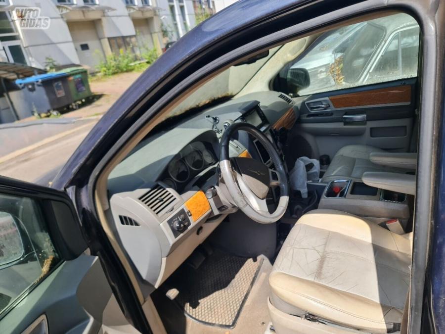 Chrysler town-&-country 2008 in Vilnius, with an engine capacity of 4.00 L and mileage of 436 thousand km for 1100 €, photo 4 on AUTOMOTO.COM.LV