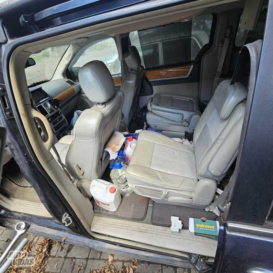 Chrysler town-&-country 2008 in Vilnius, with an engine capacity of 4.00 L and mileage of 436 thousand km for 1100 €, photo 7 on AUTOMOTO.COM.LV