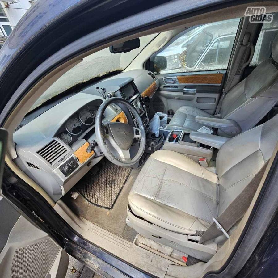 Chrysler town-&-country 2008 in Vilnius, with an engine capacity of 4.00 L and mileage of 436 thousand km for 1100 €, photo 9 on AUTOMOTO.COM.LV