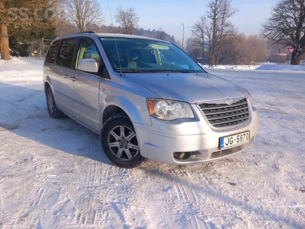 Chrysler town-&-country 2010 in Tukums, with an engine capacity of 3.80 L and mileage of 161 thousand km for 3600 €, photo 1 on AUTOMOTO.COM.LV